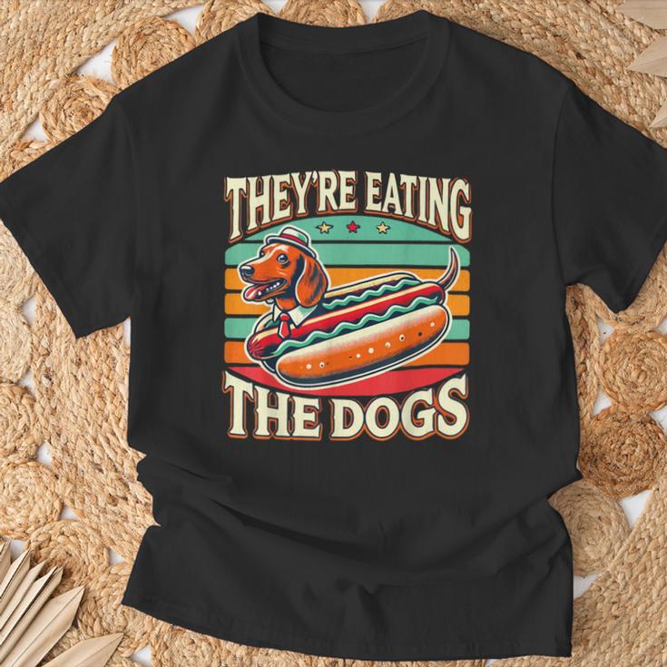 They’Re Eating The Dogs Retro Dachshund Weiner T-Shirt | Mazezy DE